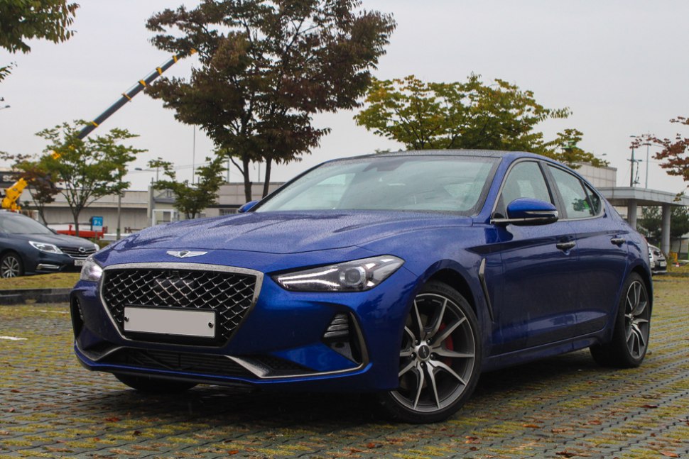 Genesis G70 Sport 3.3 T-GDi V6 (370 Hp) AWD Automatic